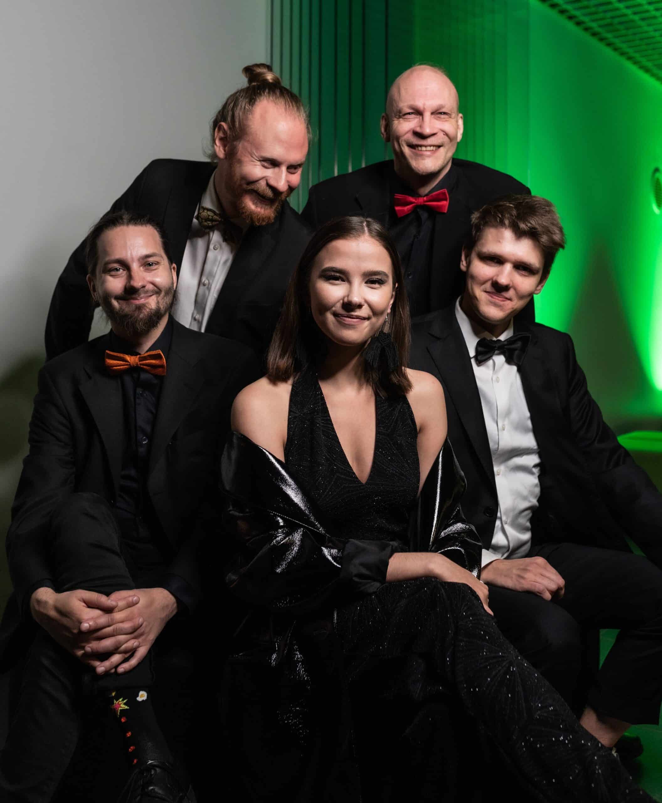 Covers & Lovers - Viihteet